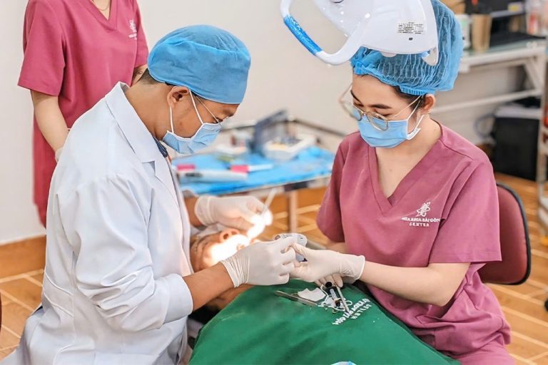 Recognizing the Signs and Symptoms of Implant Abscess | SAIGON IMPLANT ...